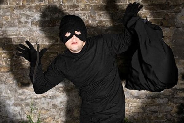 A Diferença entre Rob, Steal e Burgle